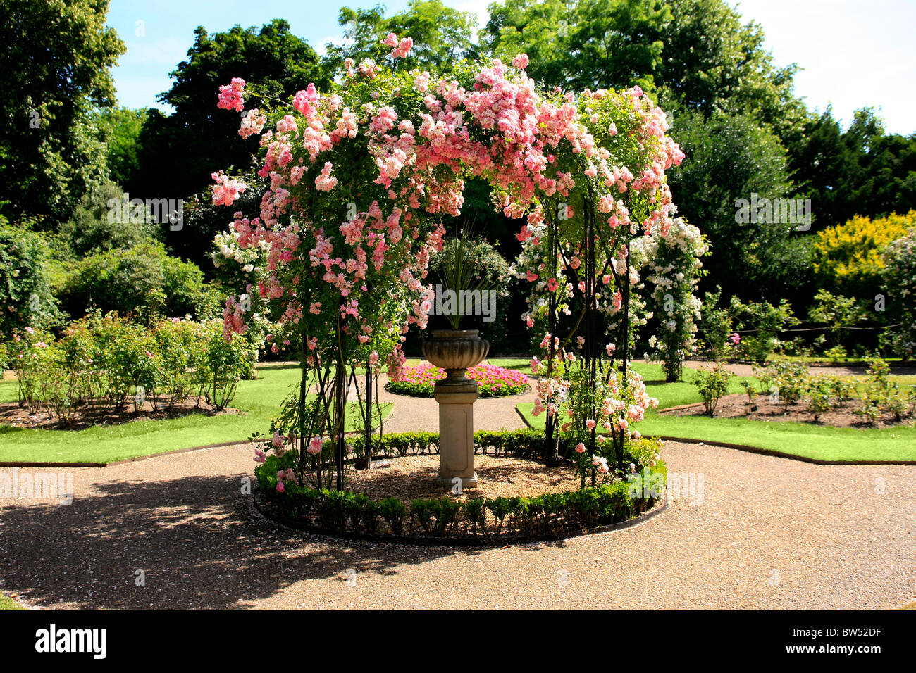 A Rose Garden In Warwick England Stock Photo - Alamy