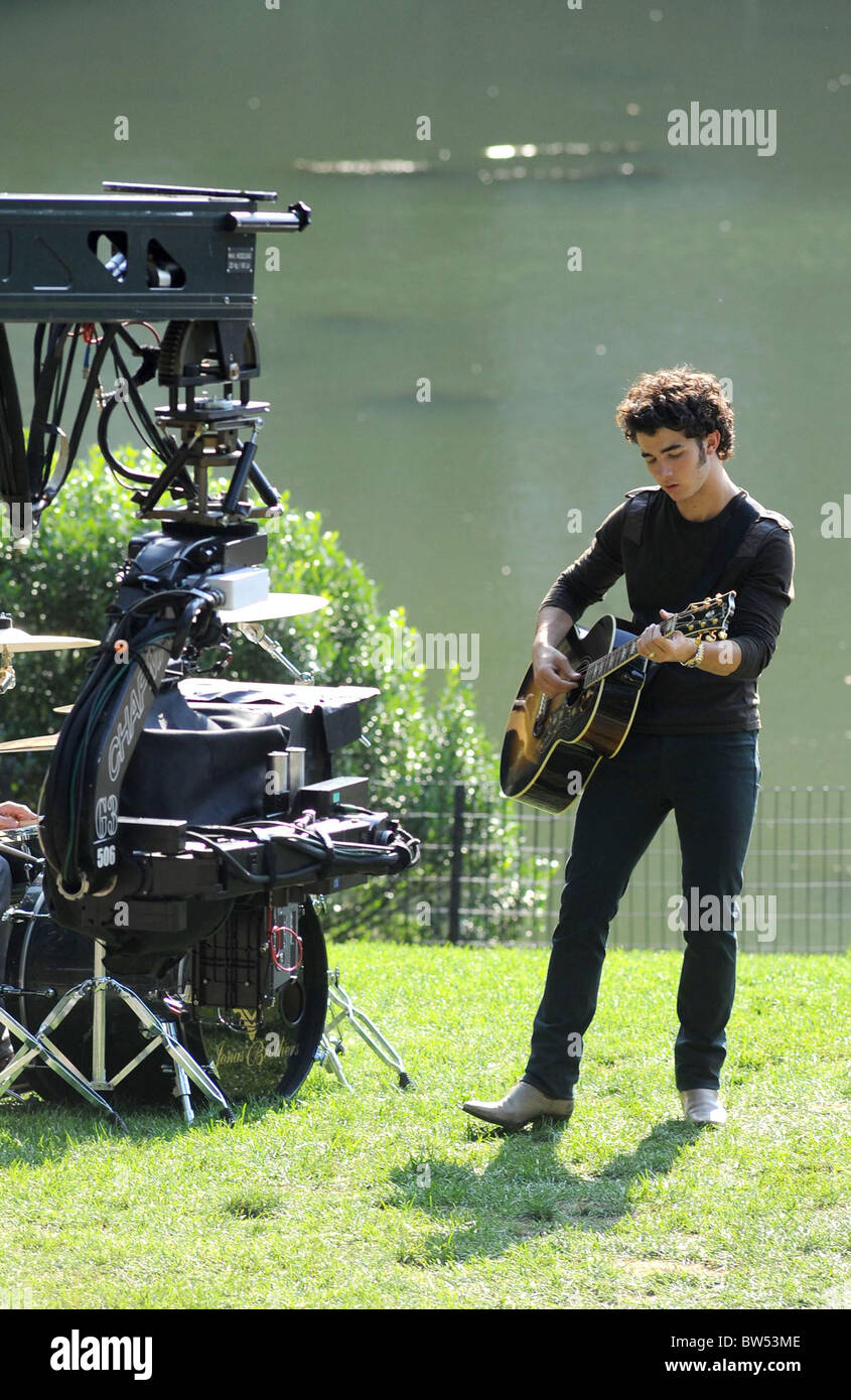 The Jonas Brothers Band Shoots Music Video Stock Photo - Alamy