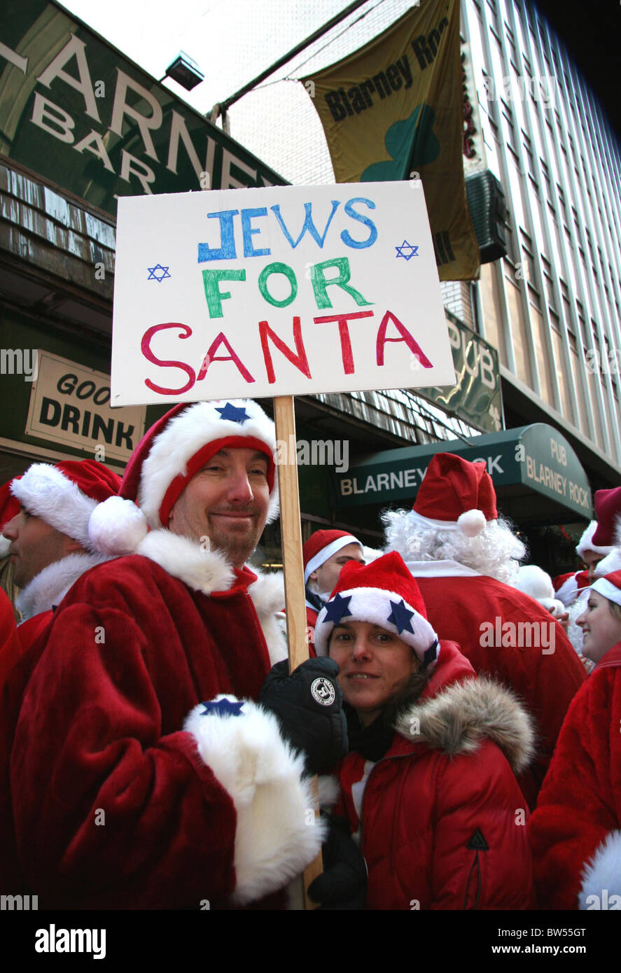Costumed Santa Claus Revelers Celebrate Annual NYC SANTACON Bar Crawl ...