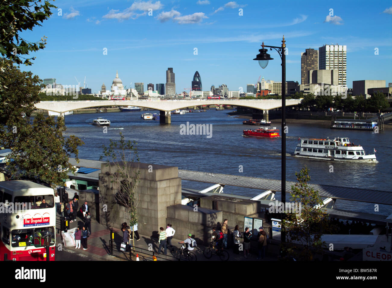London embankment hi-res stock photography and images - Alamy