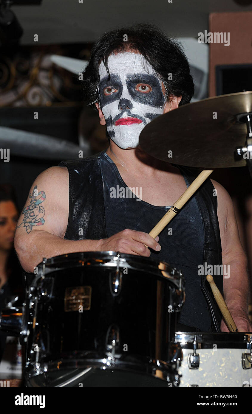 Mini Kiss Performs at Ripley's Believe It or Not Stock Photo - Alamy