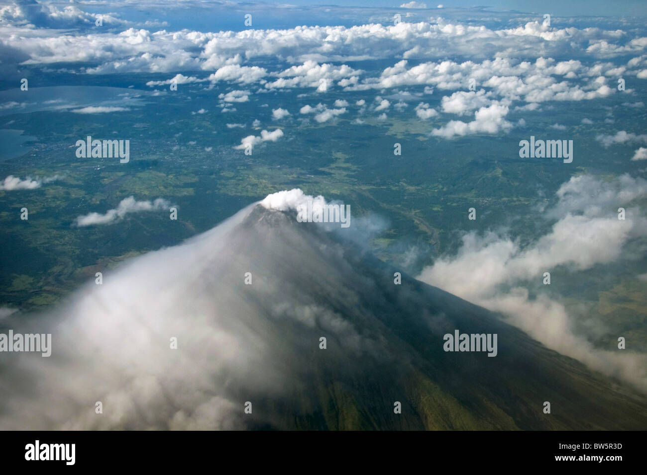 Mayon volcano eruption hi-res stock photography and images - Alamy