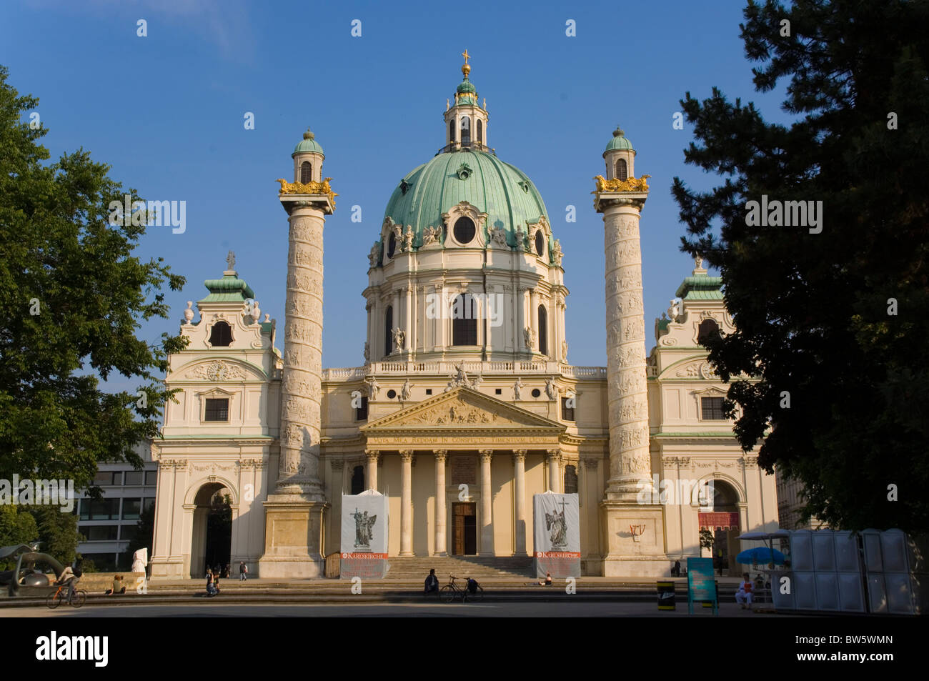 Vienna, Karlsplatz, Karlskirche Stock Photo - Alamy