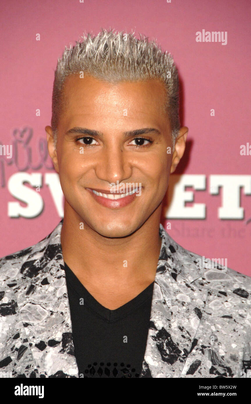 Miley Cyrus Buzz Cut