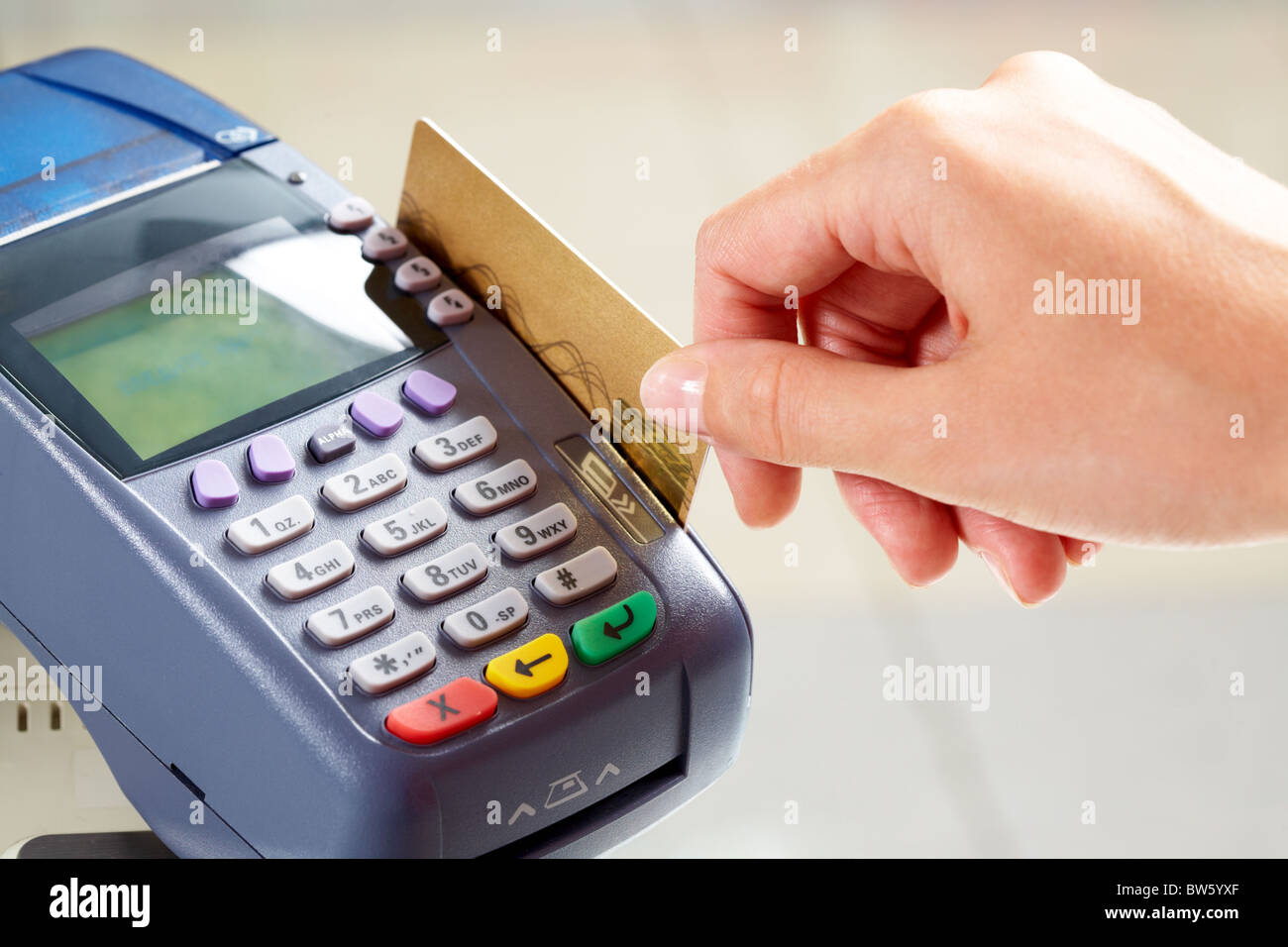 Close-up of moment of payment by credit card Stock Photo - Alamy
