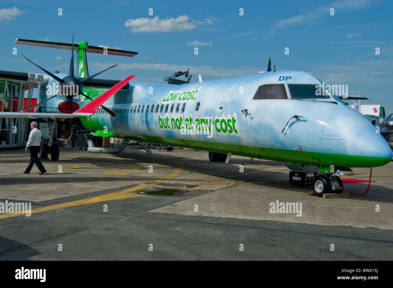 Paris airport airplanes hi-res stock photography and images - Alamy