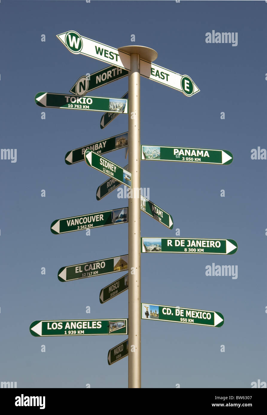 Direction sign post cities world hi-res stock photography and images ...