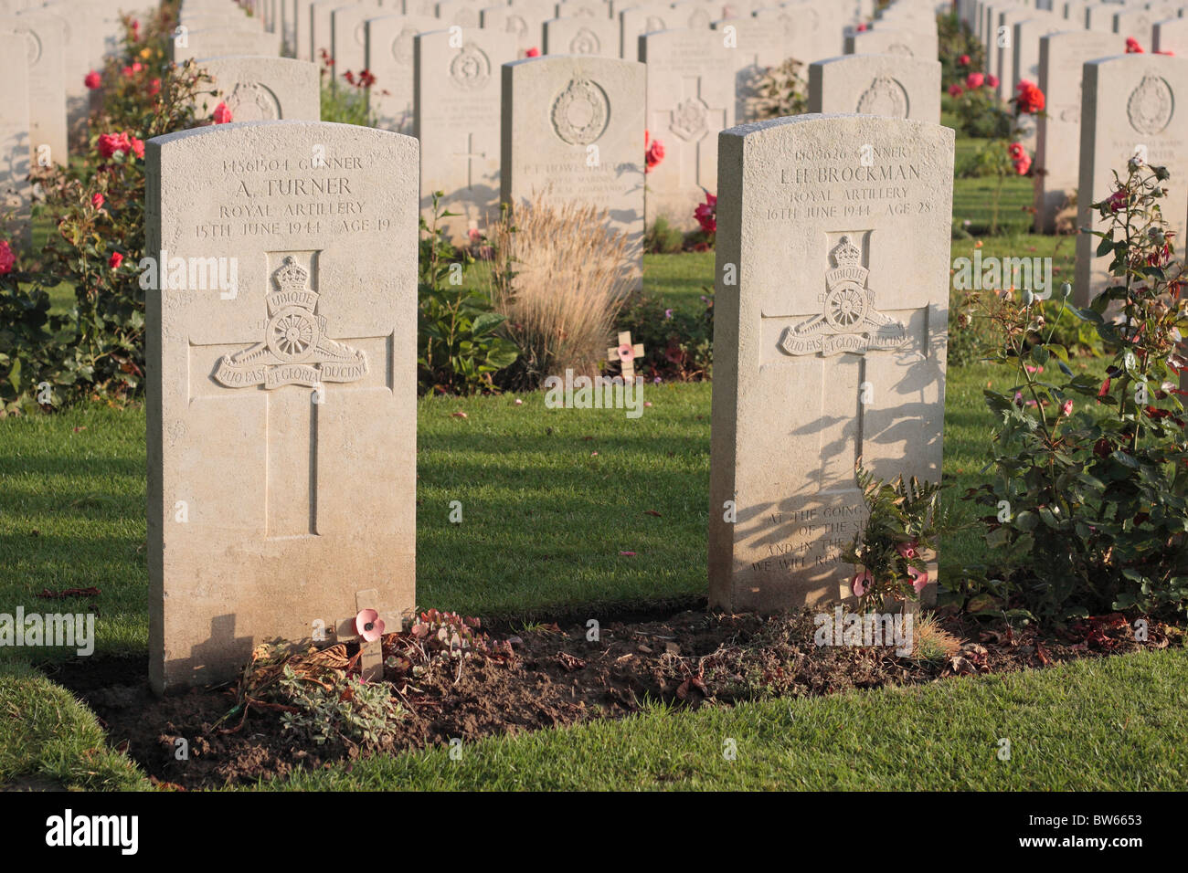 War graves normandy hi-res stock photography and images - Alamy