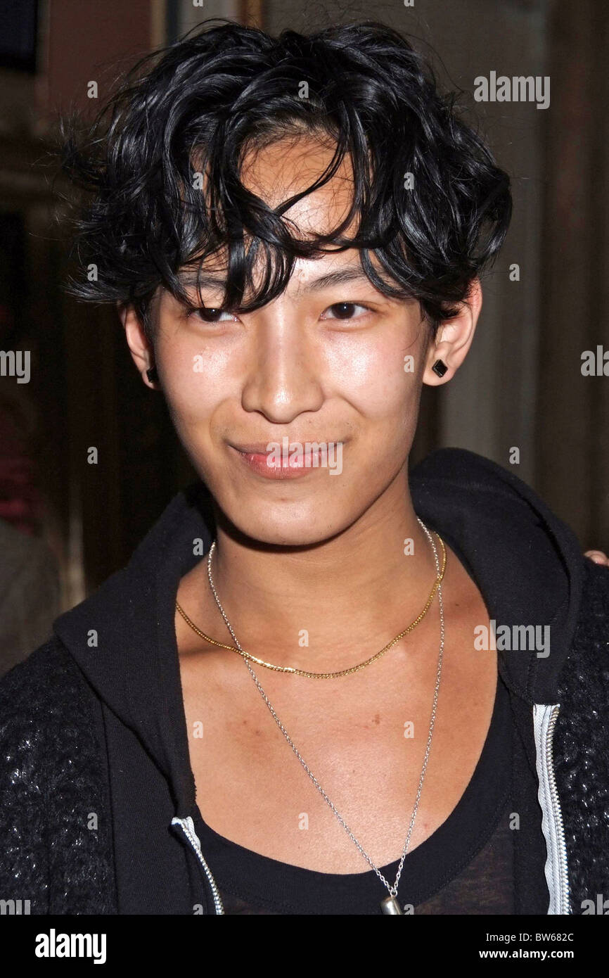 Jade Jagger Unveils $250,000 Belvedere Jagger Dagger Stock Photo - Alamy