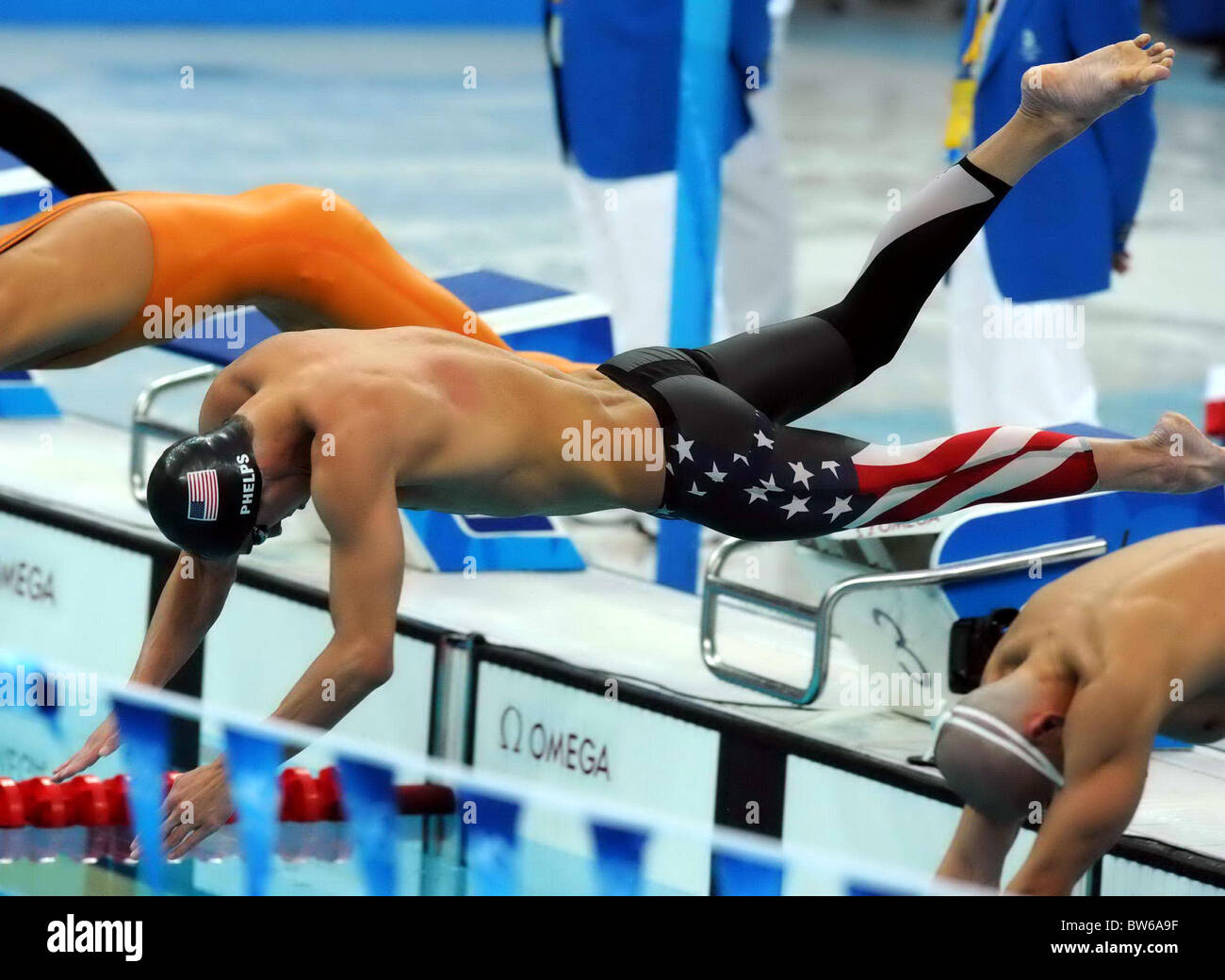 Michael phelps with gold medal beijing hi-res stock photography and ...