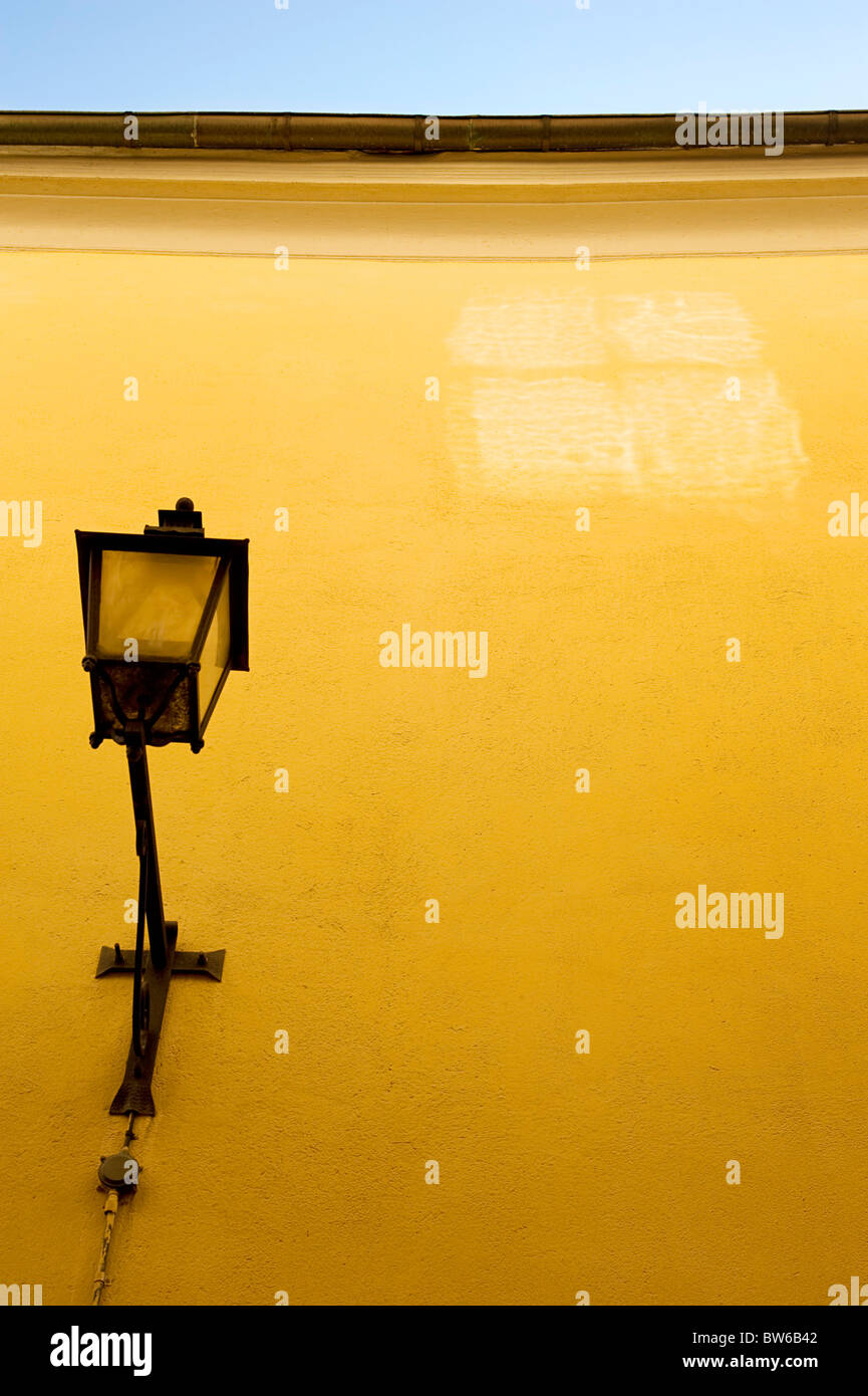 Light reflection on wall hi-res stock photography and images - Alamy