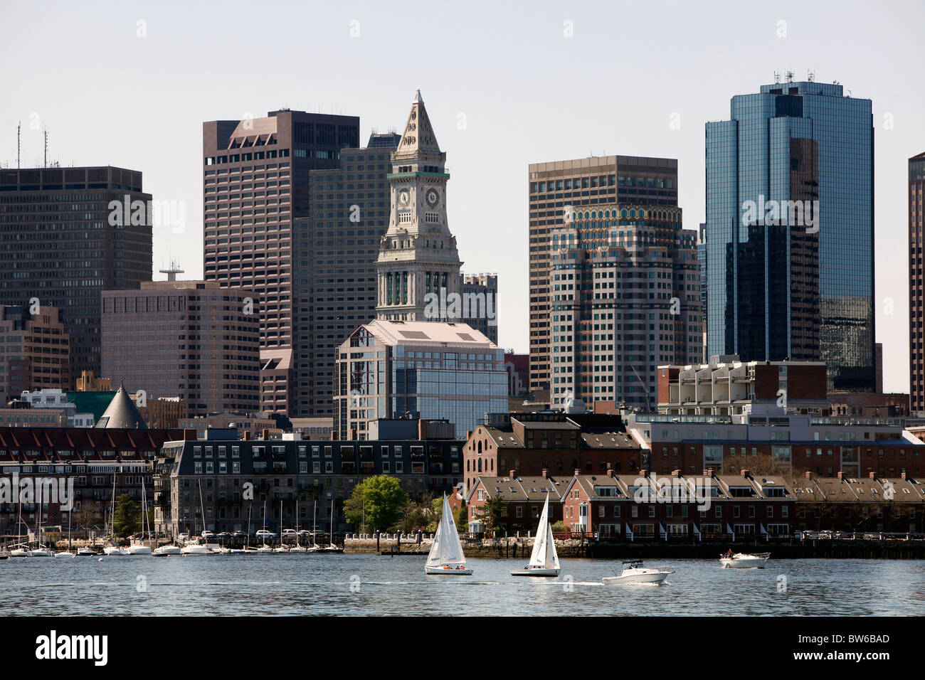 City skyline waterfront hi-res stock photography and images - Alamy