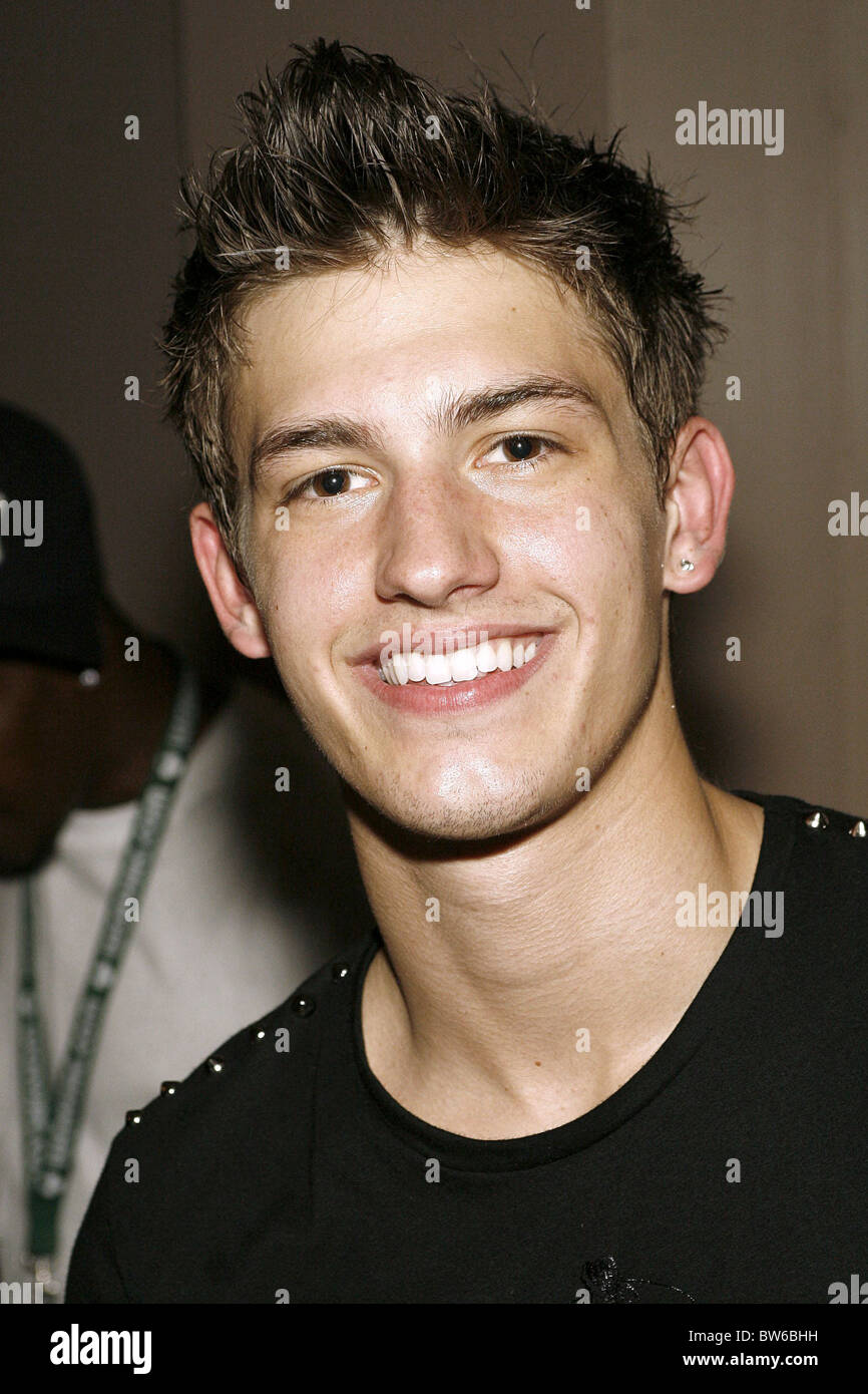 V factory hi-res stock photography and images - Alamy