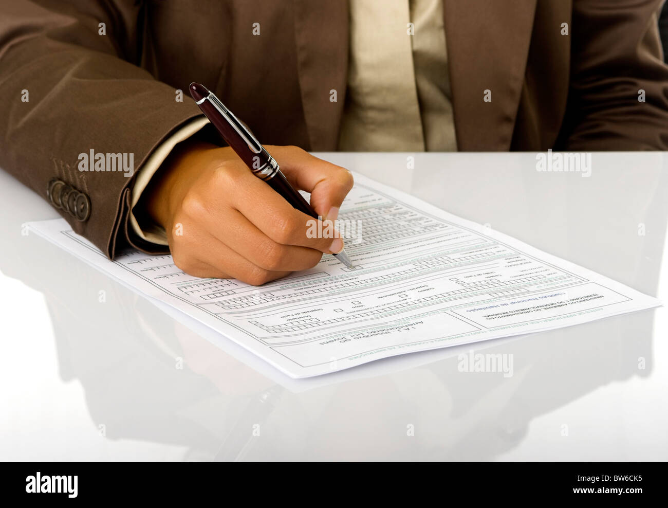 Woman hand with a pen sign a contract Stock Photo - Alamy