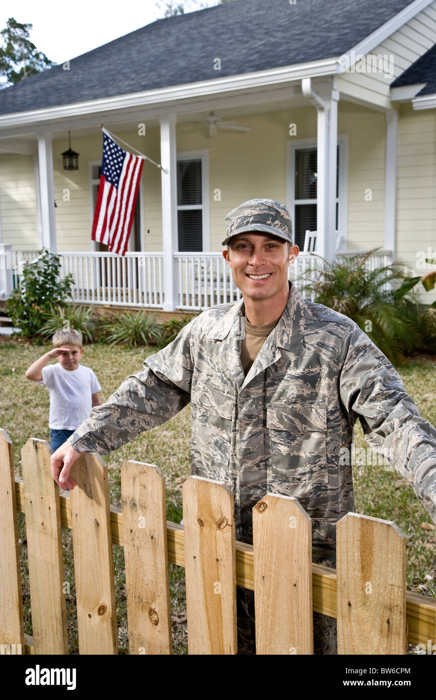 Happy military dad at home with son Stock Photo - Alamy