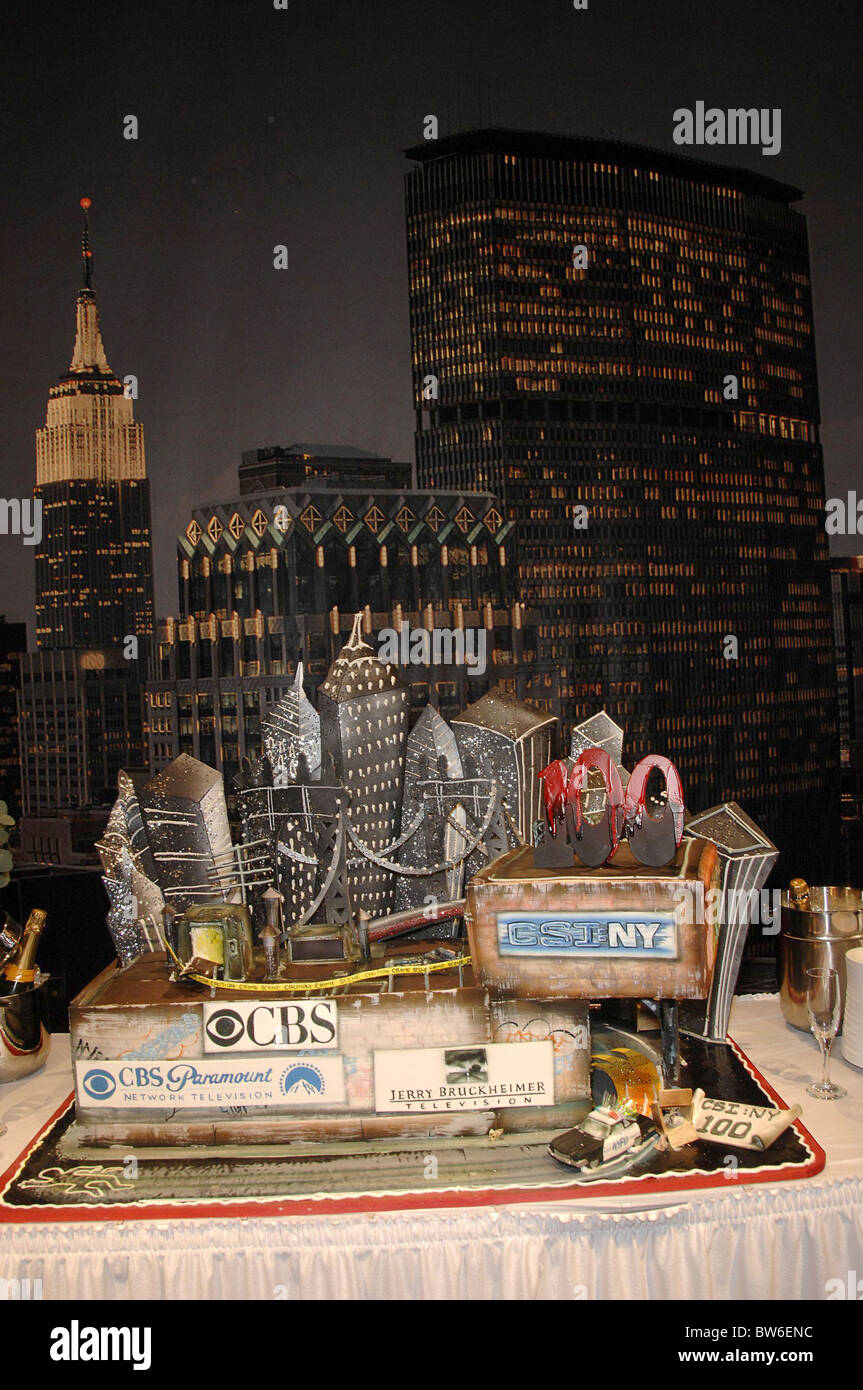 Ny 100th episode cake hi-res stock photography and images - Alamy
