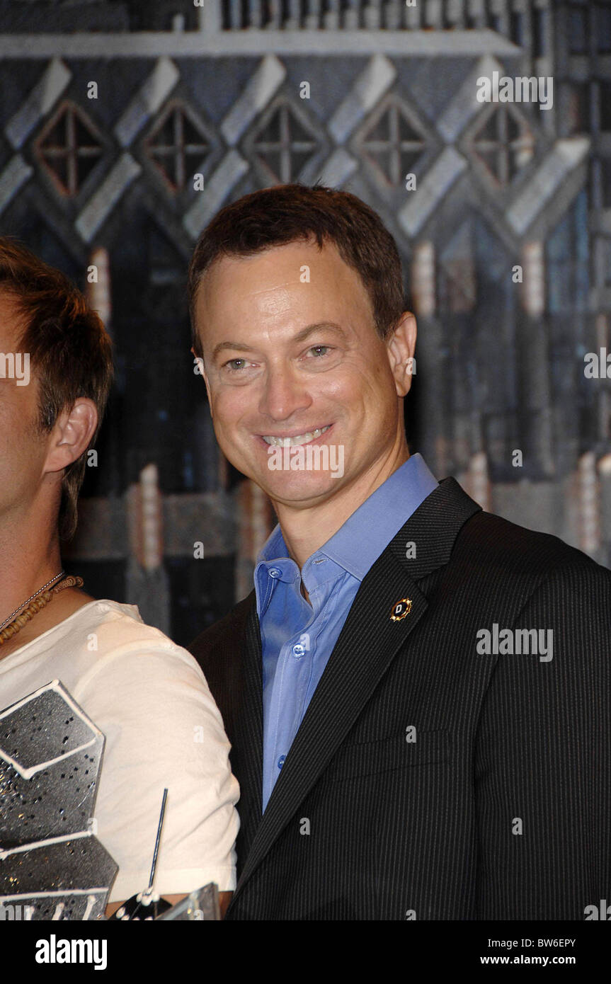 CSI:NY 100th Episode Cake Cutting Celebration Stock Photo - Alamy
