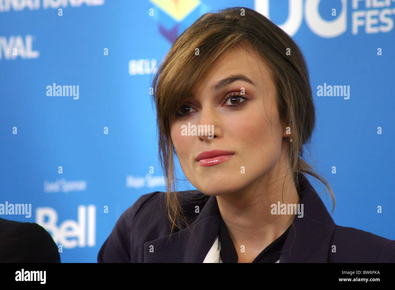 SUN - Press Conference for THE DUCHESS Stock Photo - Alamy