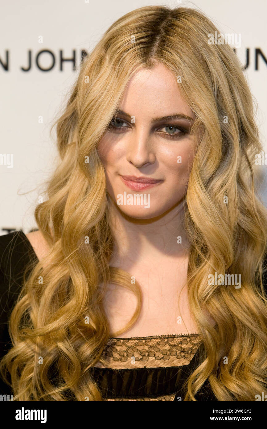 The Elton John AIDS Foundation Annual Benefit "An Enduring Vision Stock ...