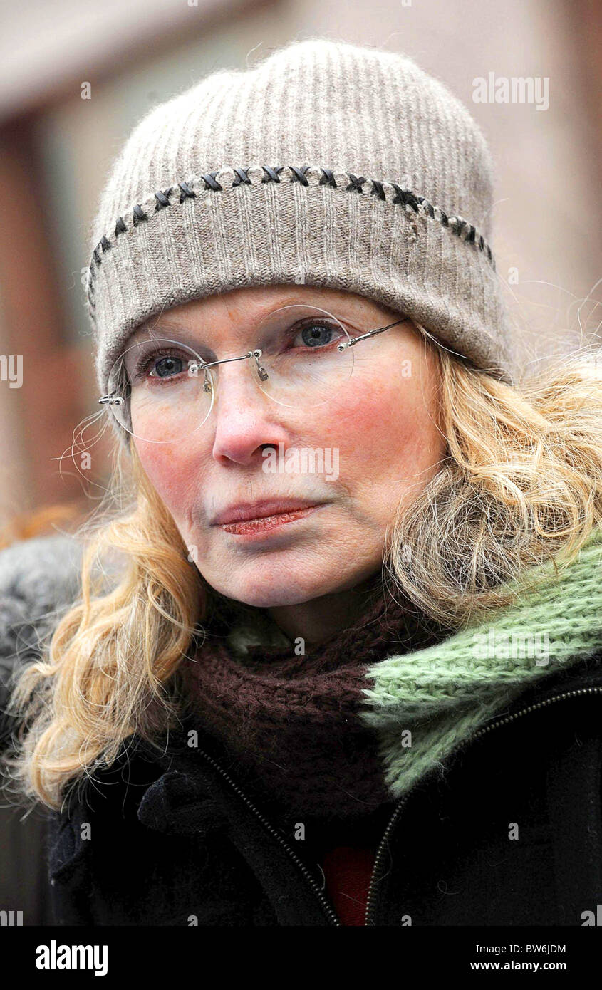 Mia Farrow Protests Chinese Influence in Darfur Genocide Stock Photo ...