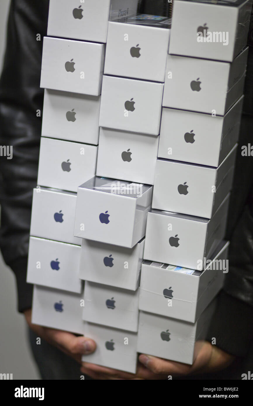 Pile of apple boxes hi-res stock photography and images - Alamy