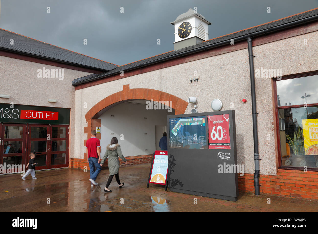 Gretna gateway outlet village hi-res stock photography and images - Alamy