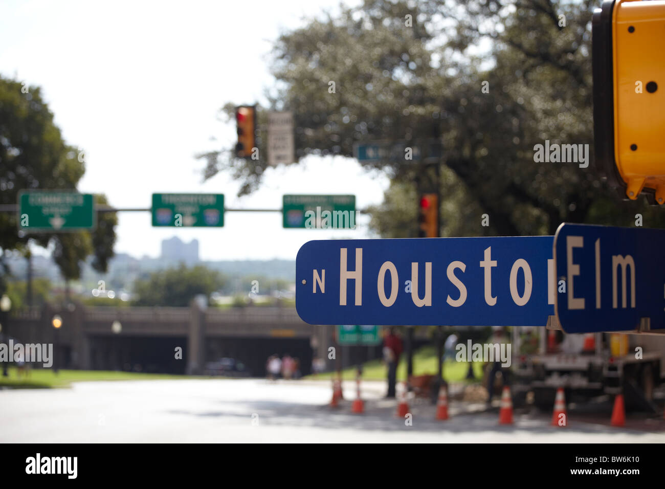 The corner of N Houston and Elm with the spot of JFK's assassination in ...