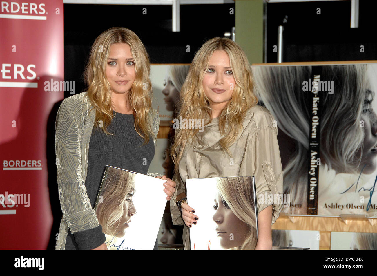 INFLUENCE Book Signing with Mary-Kate and Ashley Olsen Stock Photo - Alamy