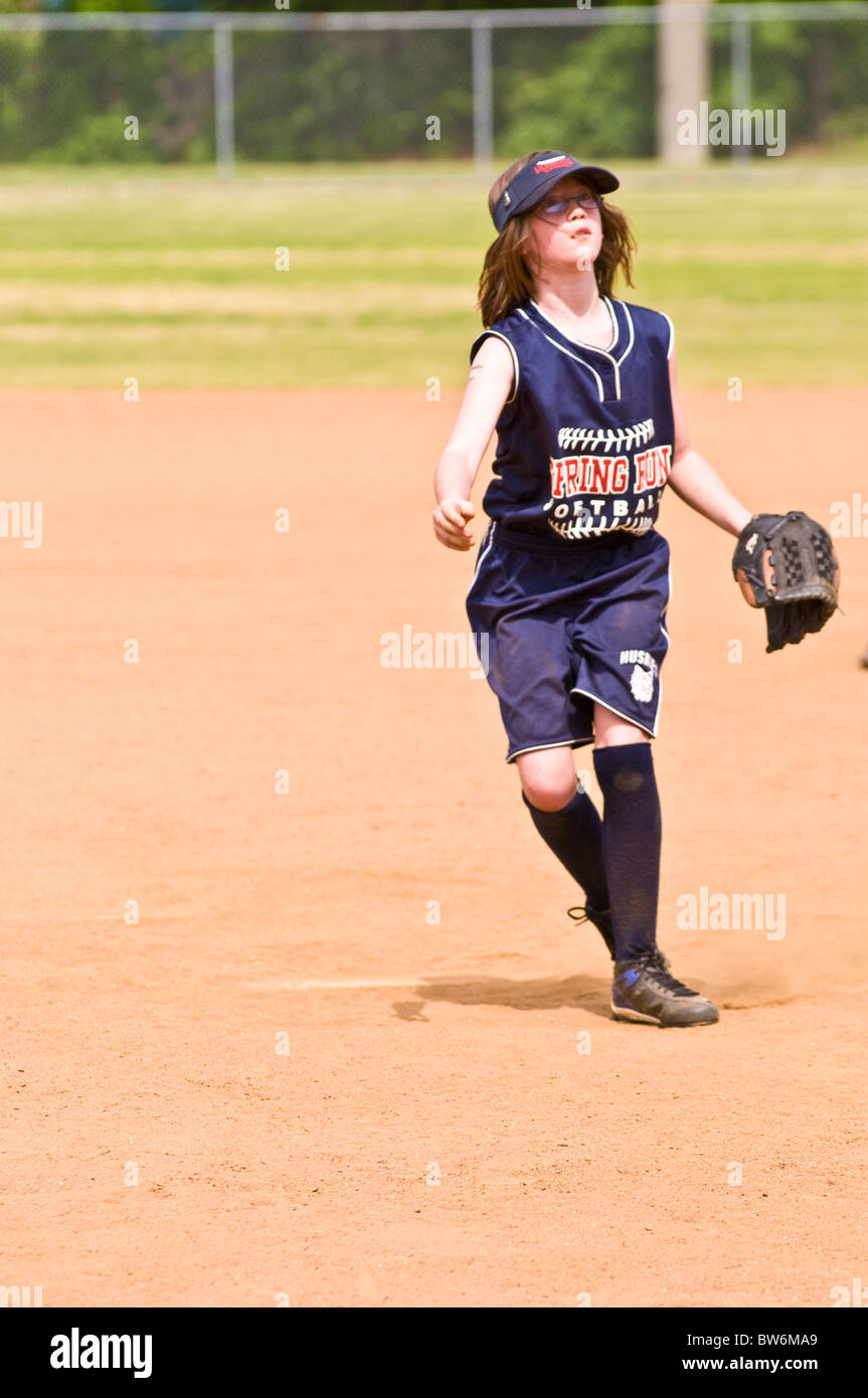 1 young Caucasian female baseball pitcher Stock Photo - Alamy