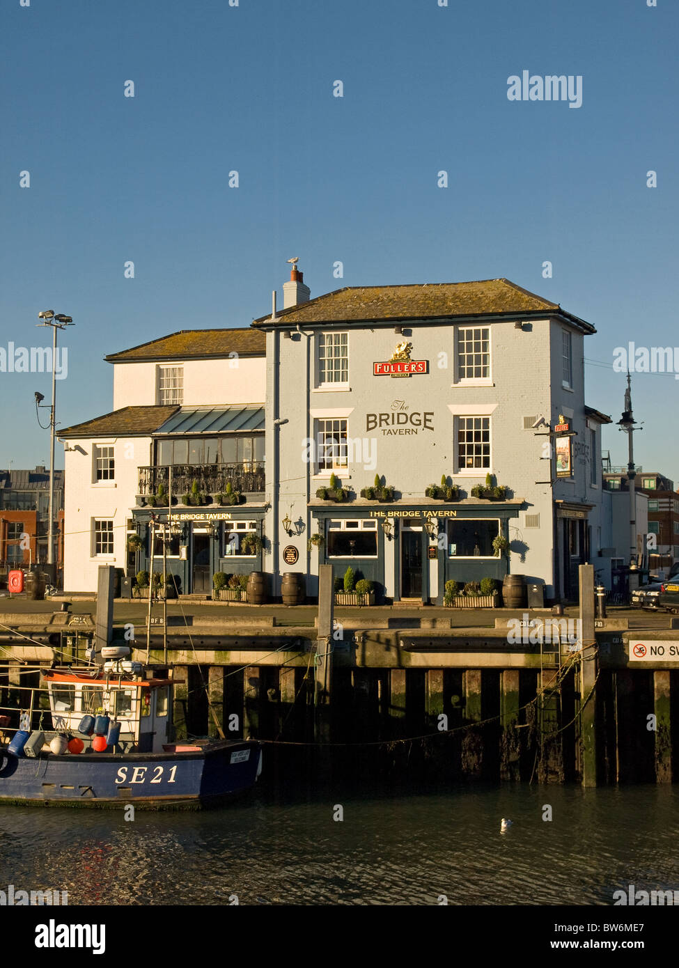 Bridge tavern hi-res stock photography and images - Alamy