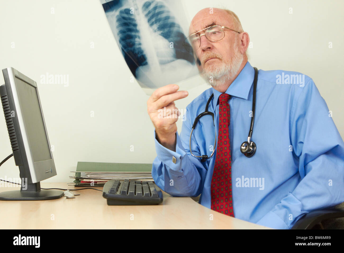 Doctor looking at an xray Stock Photo - Alamy
