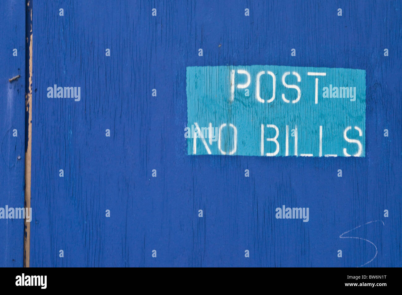 Post no bills sign at construction site Stock Photo - Alamy