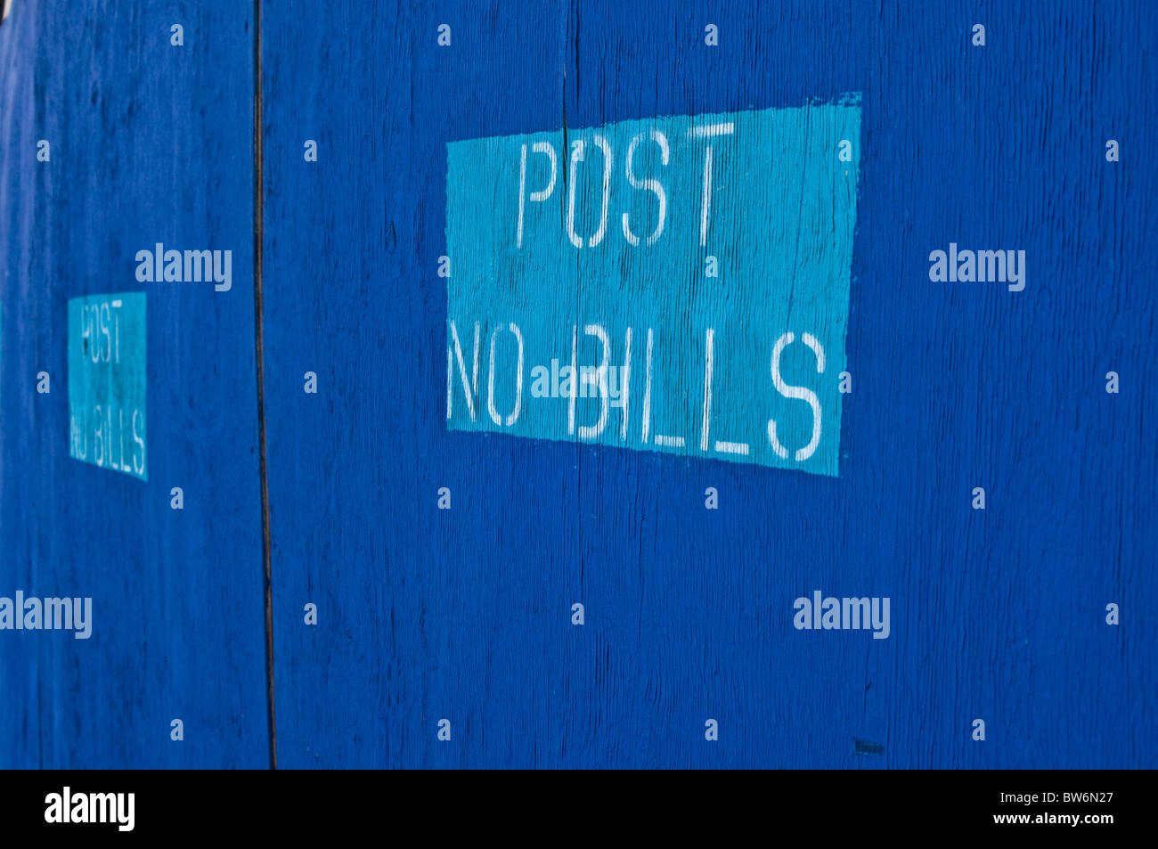 Post no bills sign at construction site Stock Photo - Alamy