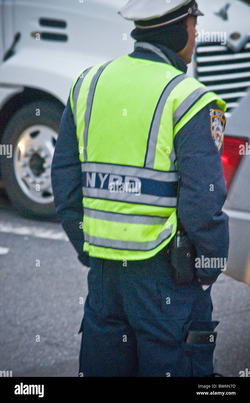 Nypd police officer hi-res stock photography and images - Alamy