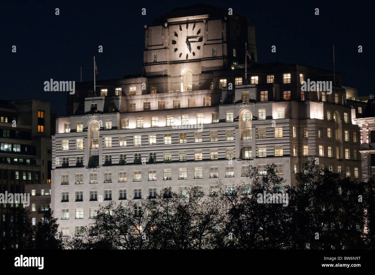 Shell mex hi-res stock photography and images - Alamy