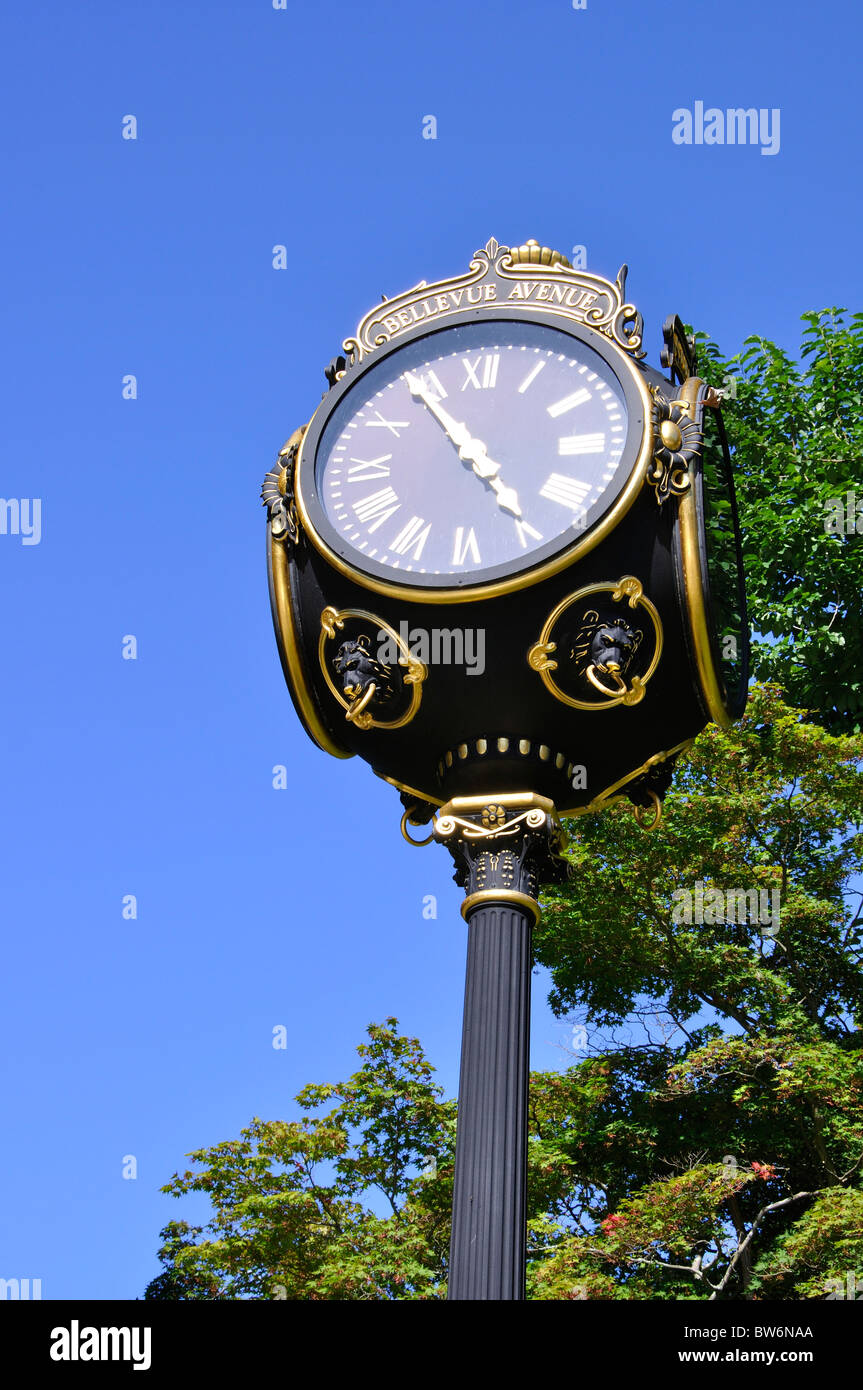 Newport street clock hi-res stock photography and images - Alamy