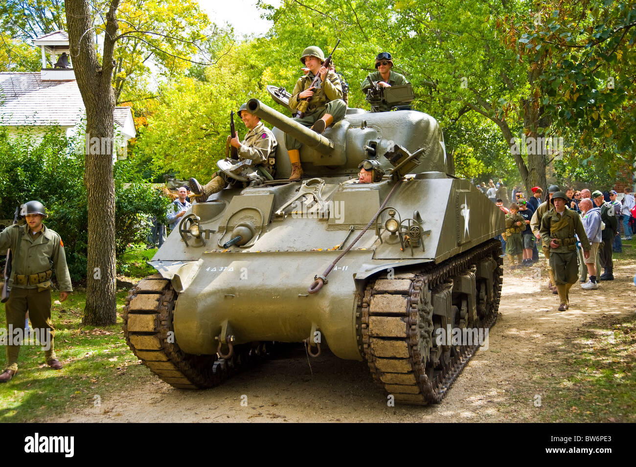 USA army world war two tank canon pushka acting theater performance ...