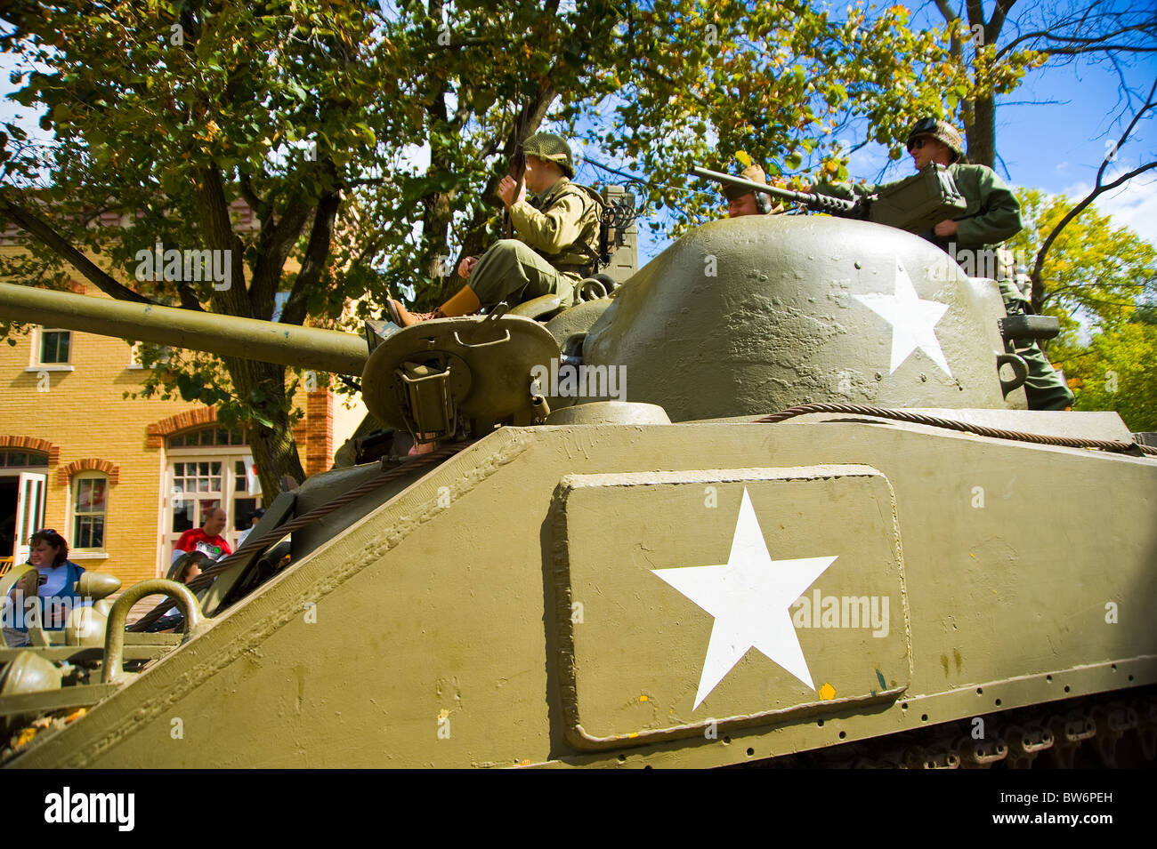 USA army world war two tank canon pushka acting theater performance ...