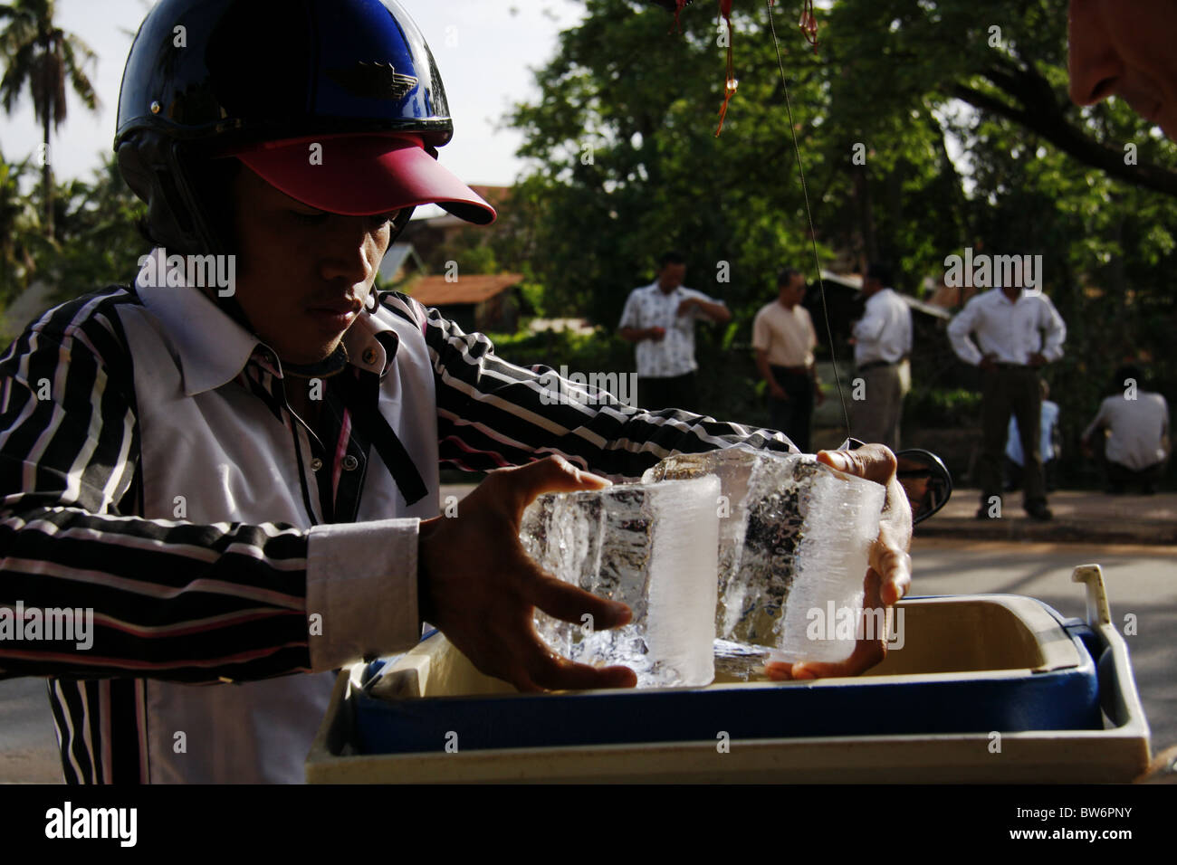 Ice Delivery Man High Resolution Stock Photography and Images - Alamy