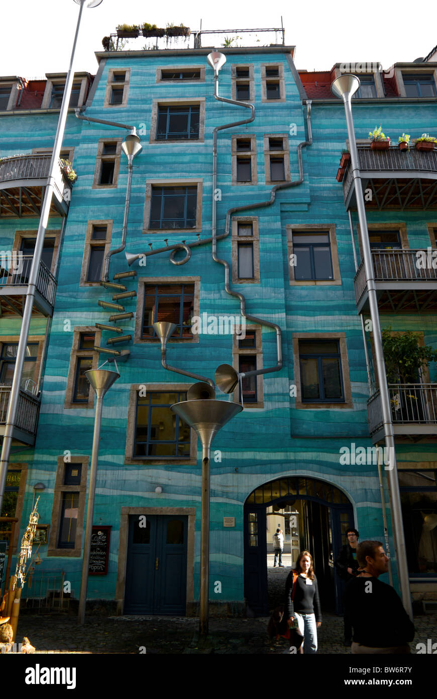Reganwasserspiel "rain water play" playful funky artistic water ...