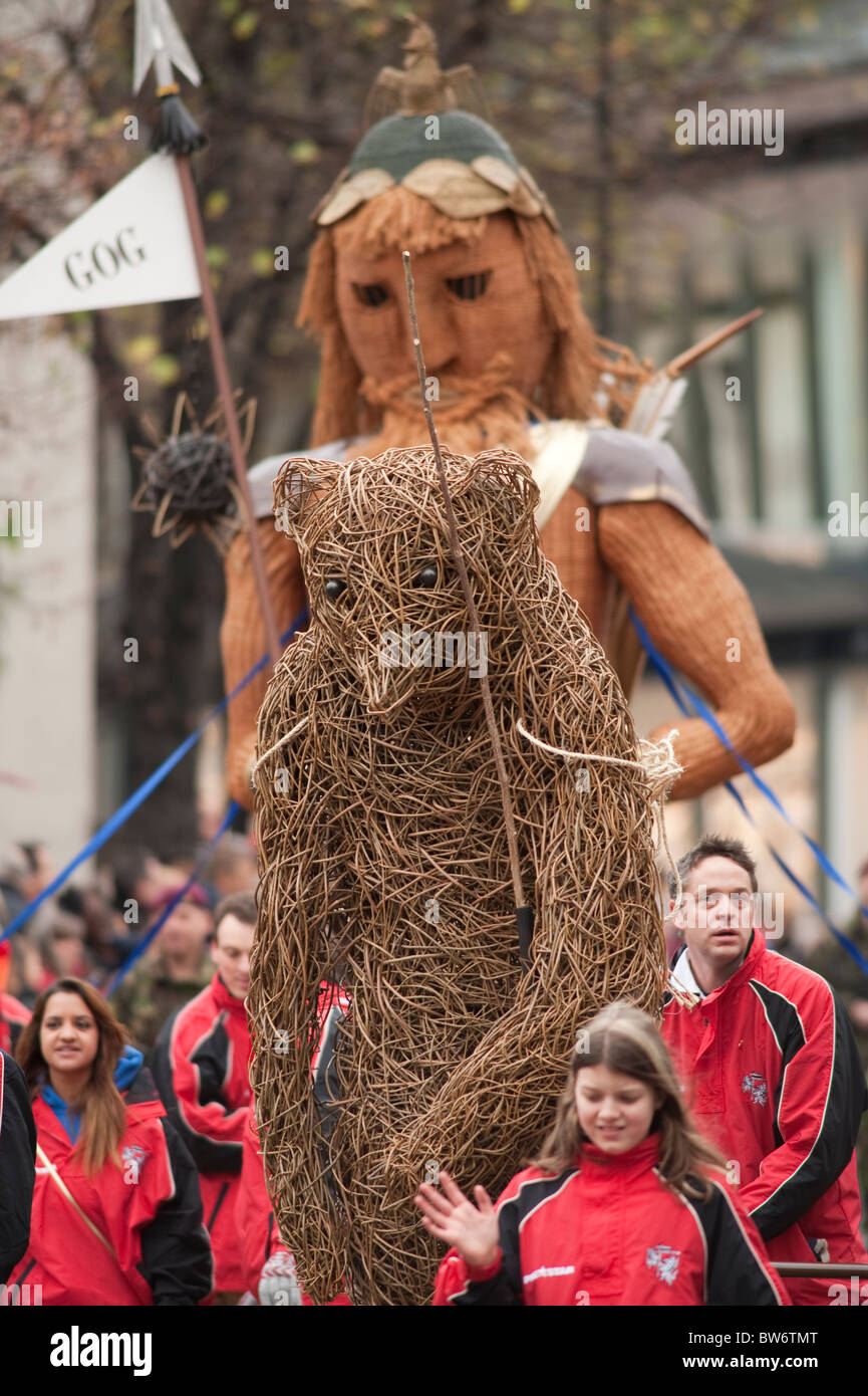 Willow bear and gog hi-res stock photography and images - Alamy