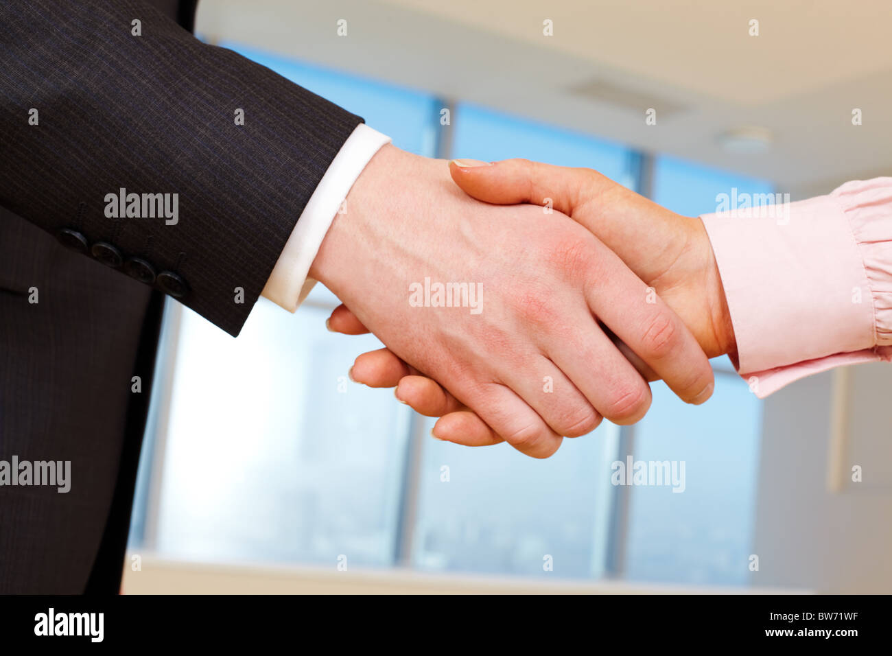 Close-up of business handshake of two businesspeople Stock Photo - Alamy
