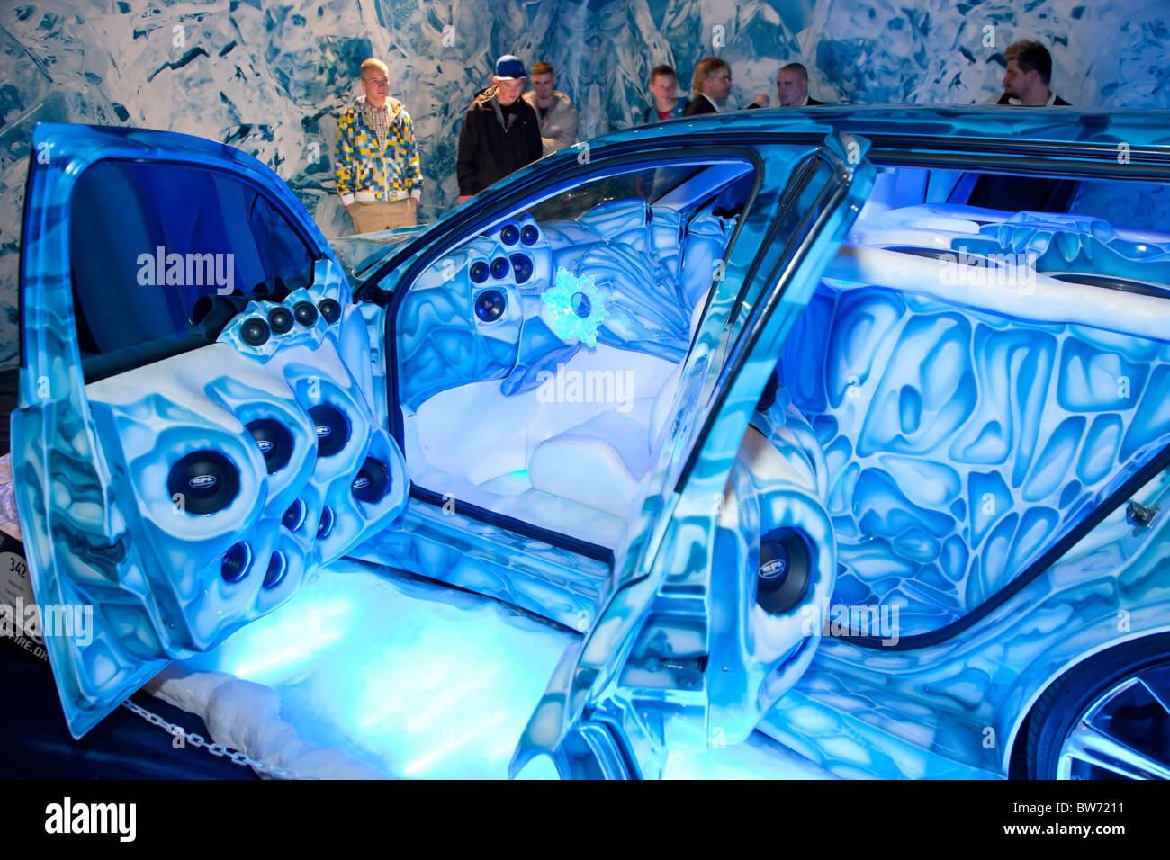 Music instrument transport hi-res stock photography and images - Alamy