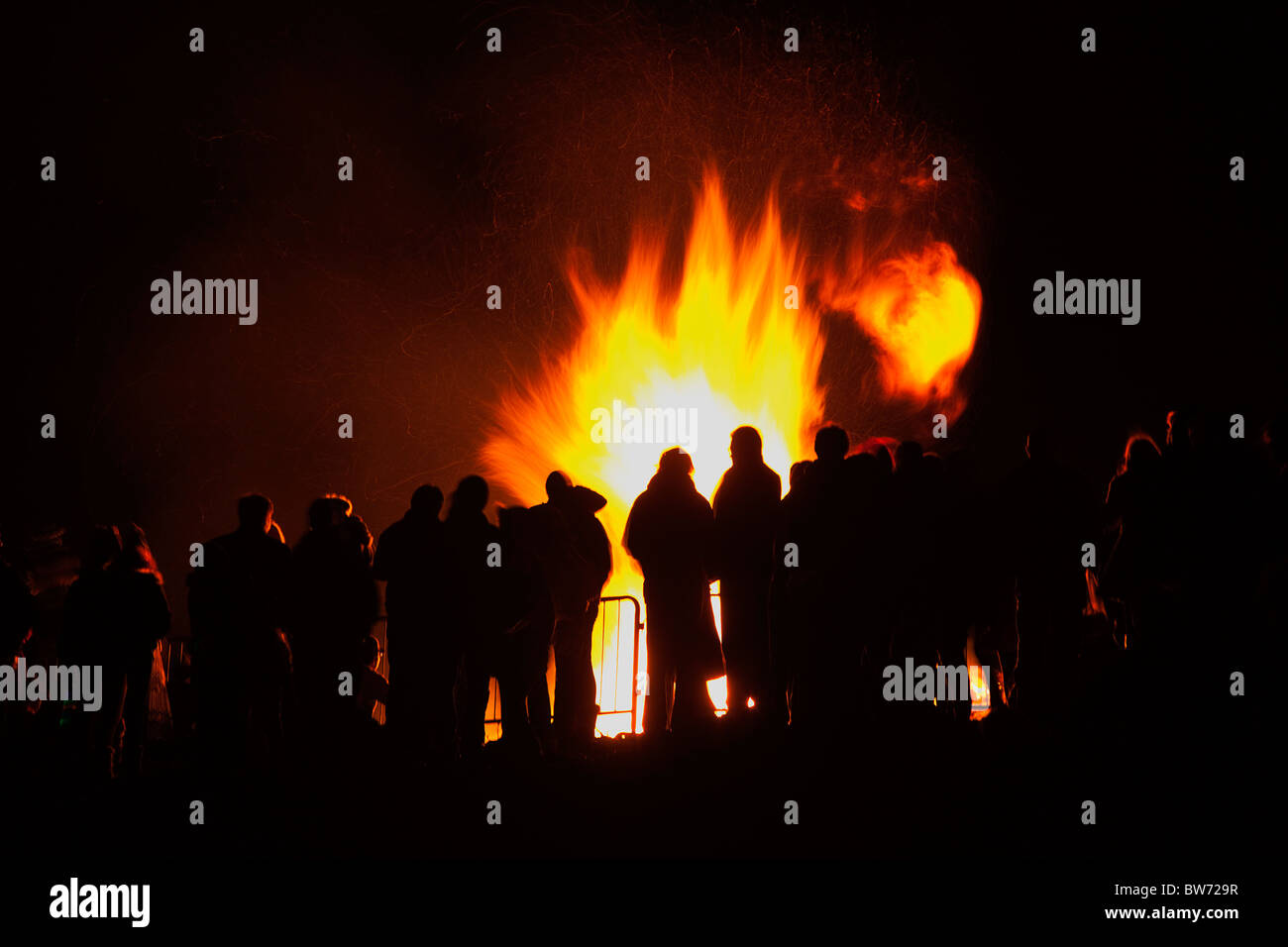 Guy fawkes bonfire hi-res stock photography and images - Alamy