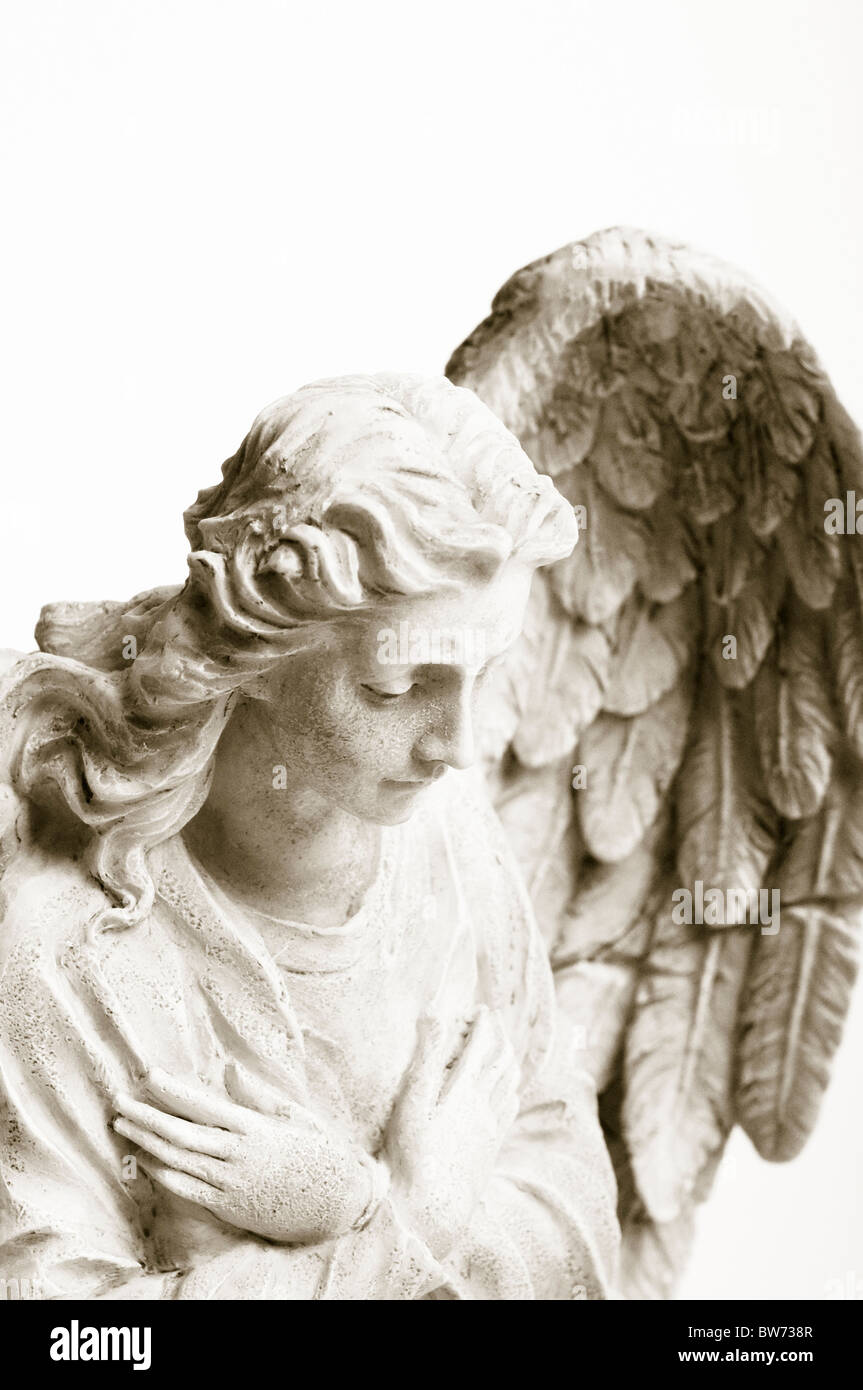 Angel statue sculpture cut out hi-res stock photography and images - Alamy