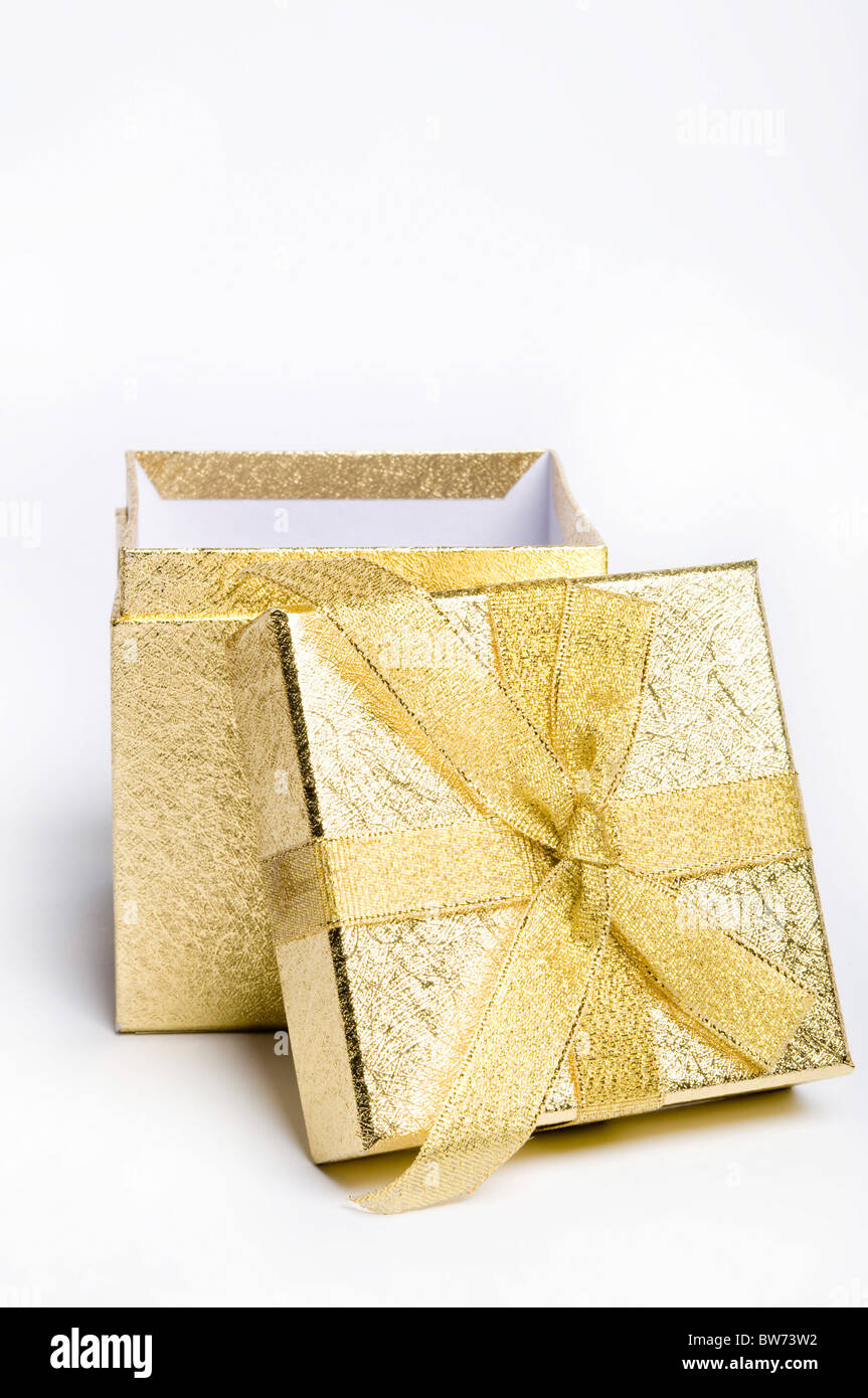 golden gift box Stock Photo - Alamy