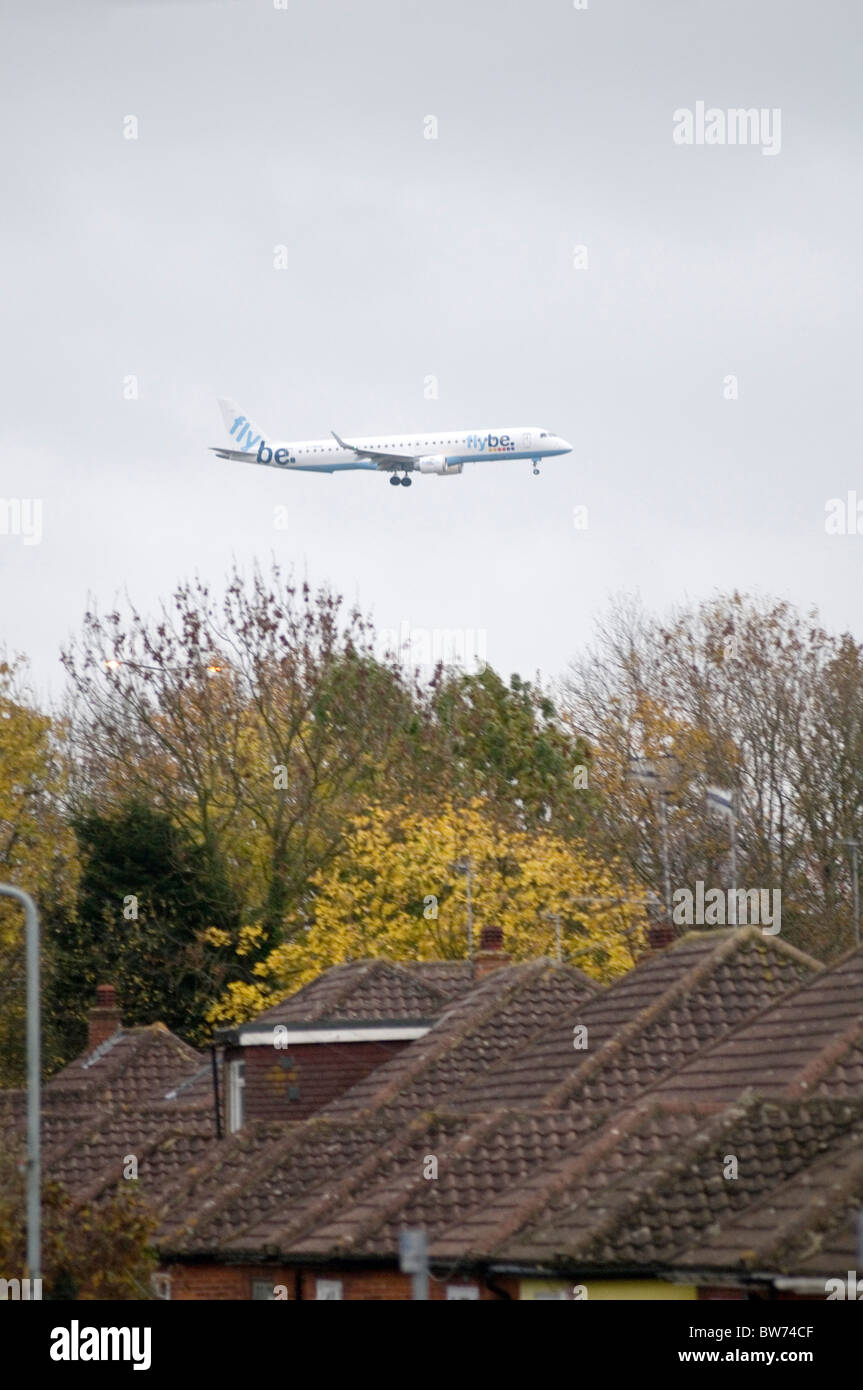 low flying aircraft near gatwick airport flightpath flight path living ...