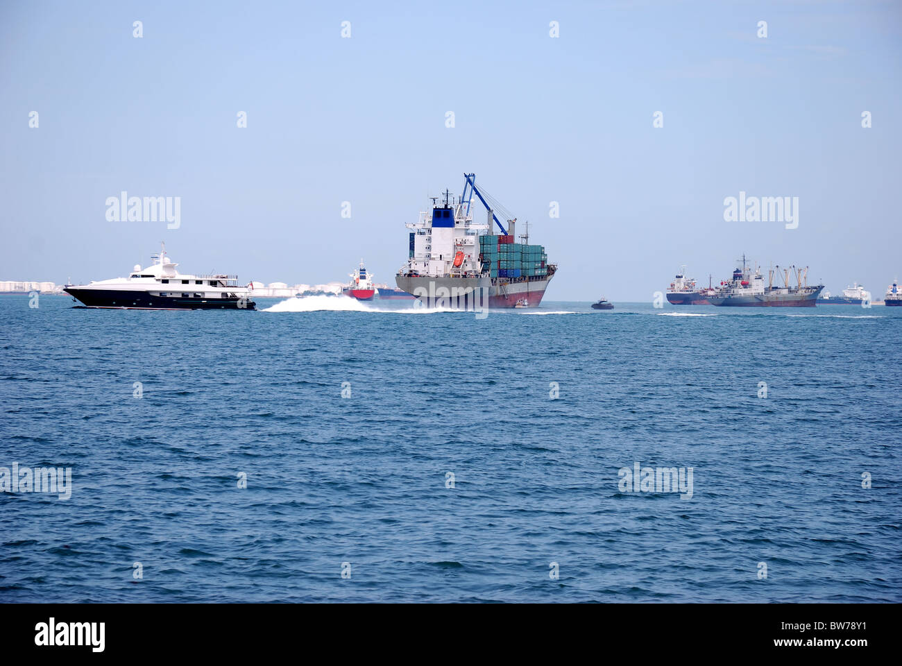 Heavy load carrier ships hi-res stock photography and images - Alamy