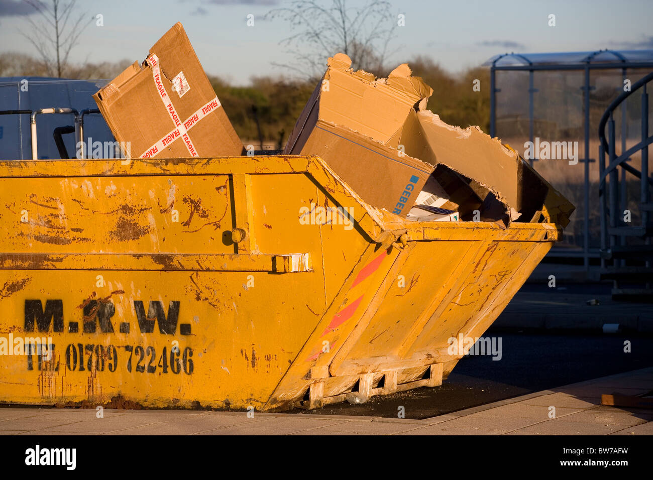 Cardboard rubbish skip recycling hi-res stock photography and images ...