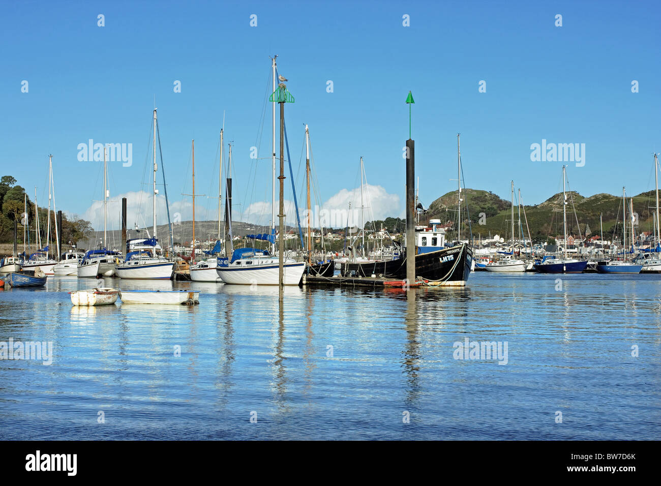 Small boats moored in river Conway estuary at Conwy Stock Photo - Alamy